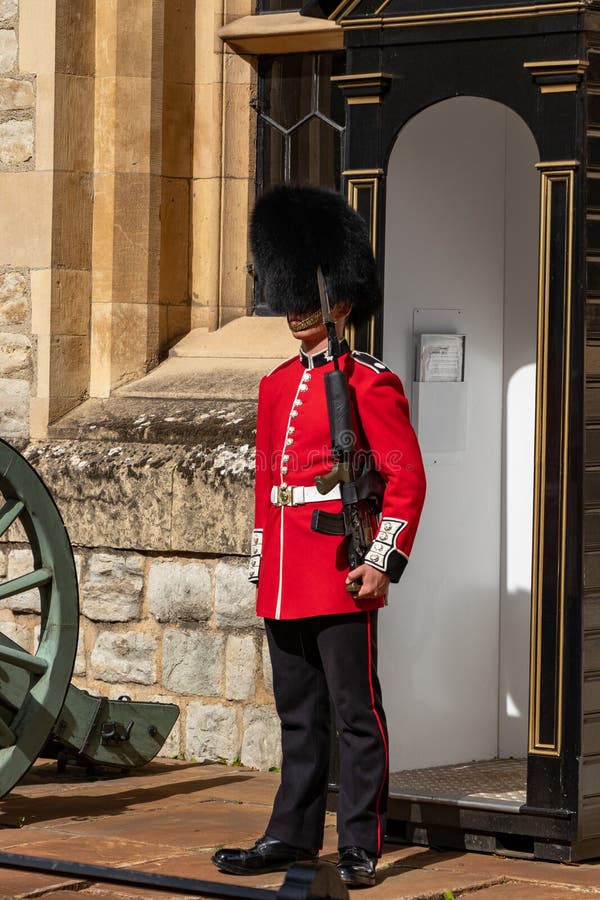 BEEFEATER, LONDON - AUGUST 03 Editorial Photography - Image of ...
