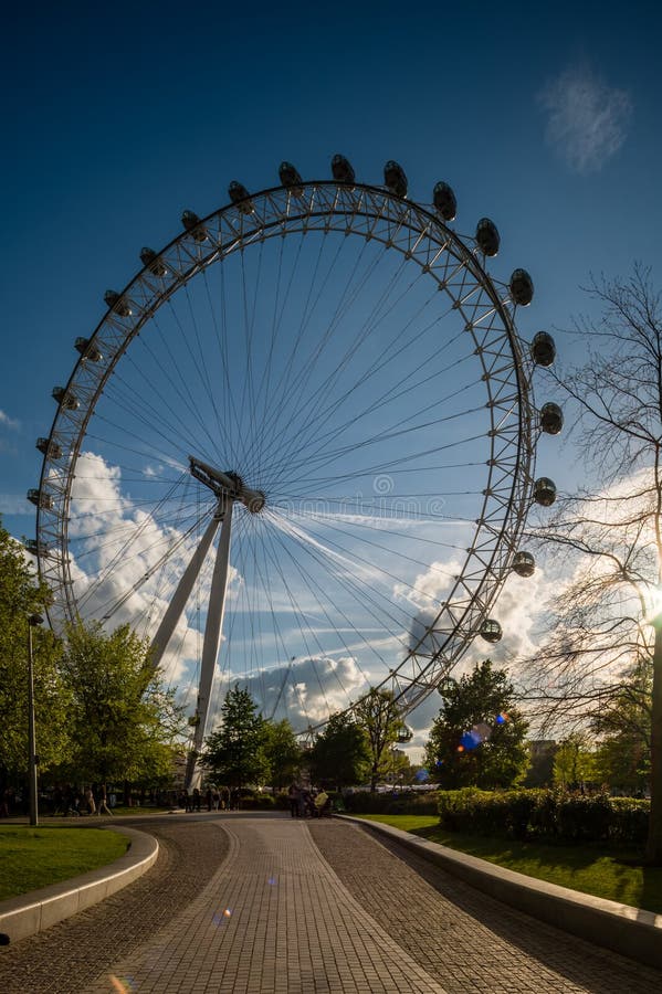 London Eye Ferris Wheel in Downtown London Editorial Photography ...