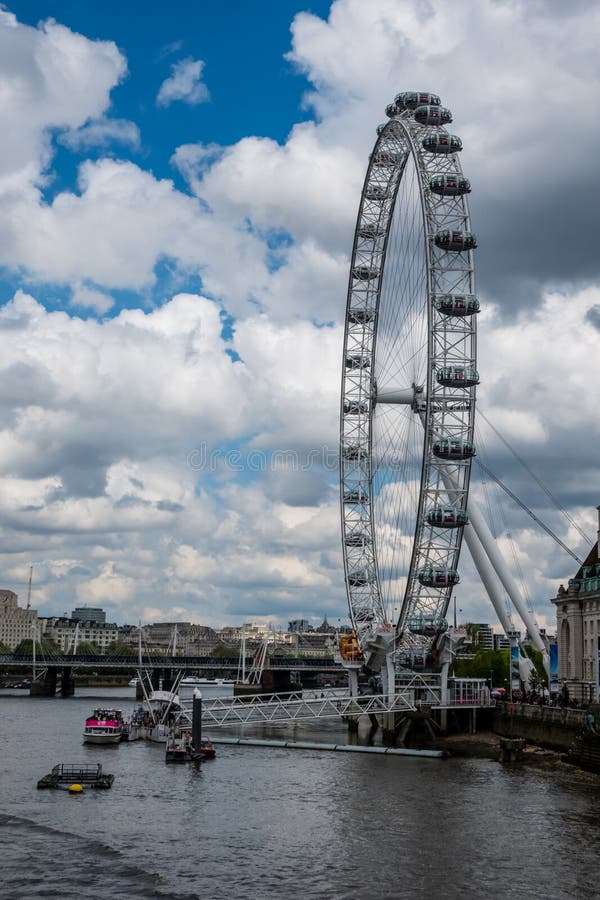 London Eye Ferris Wheel in Downtown London Editorial Stock Image ...