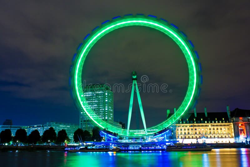 The London Eye at night editorial image. Image of attraction - 19256110