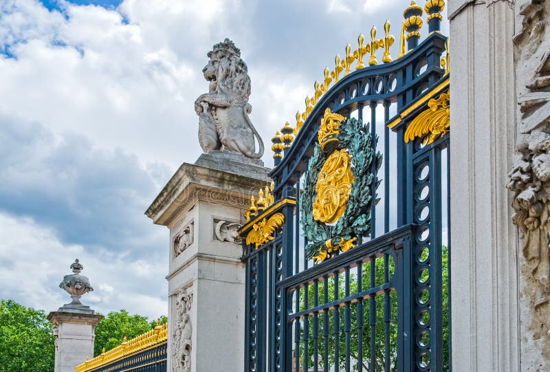 London stock photo. Image of europe, royal, lion, gate - 71808248