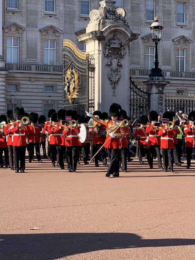 London guards men editorial image. Image of audience - 215328590
