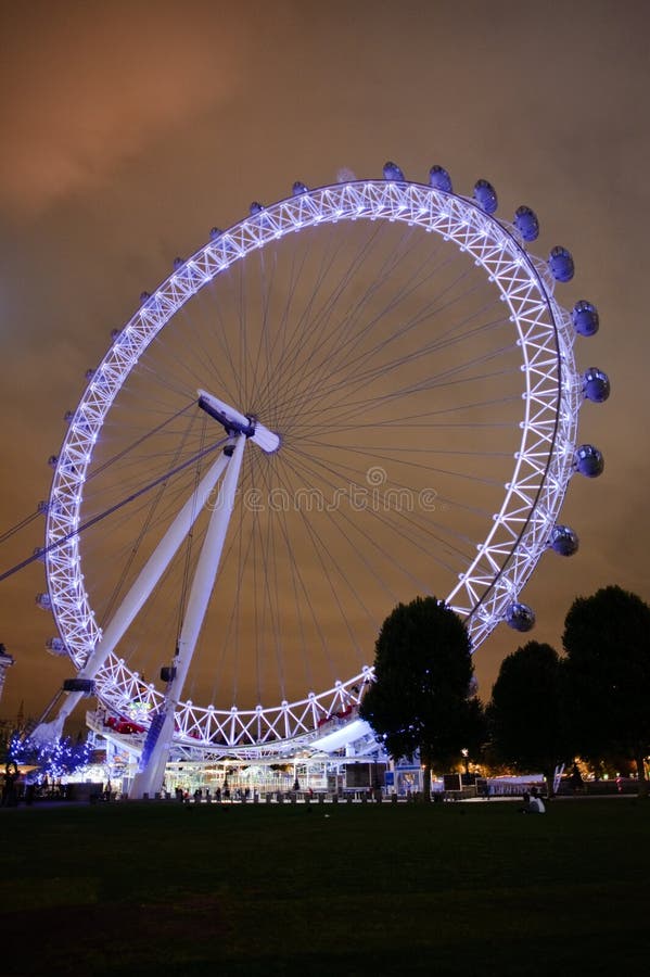 A London Landmark editorial stock photo. Image of wheel - 11043623