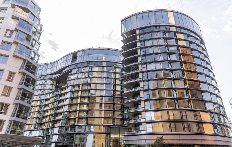 London Modern Apartment Complex in Battersea with Curved Facade and ...