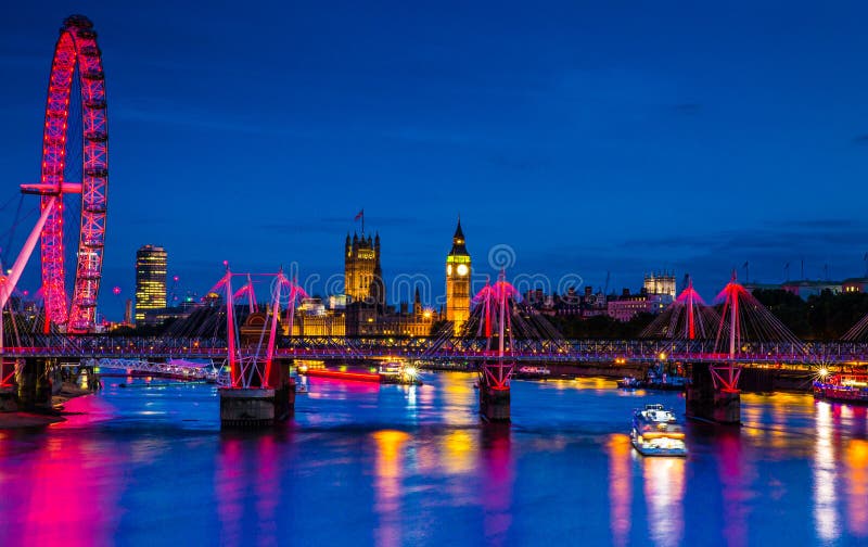 London by night editorial stock image. Image of boat - 82086599