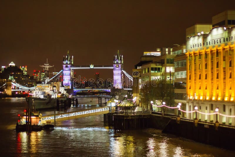 LONDON - NOVEMBER 17, 2016: Tower Bridge at Night Editorial Photography ...