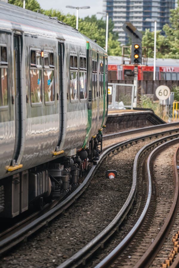 Train Leaving The Station On The London Underground Editorial Stock ...