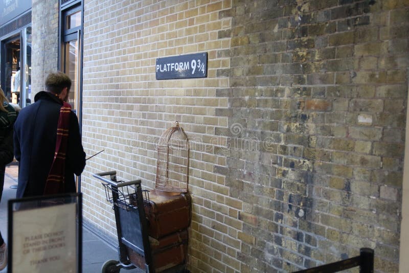 Harry Potter Platform In London Stock Photo - Image of landmark, potter ...