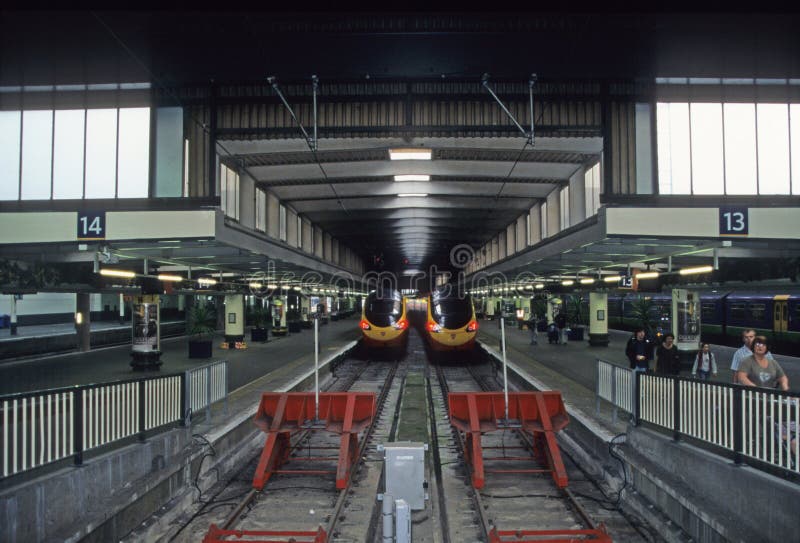 London Rail. Stationary Trains at Platform UK 2003 Editorial Photo ...