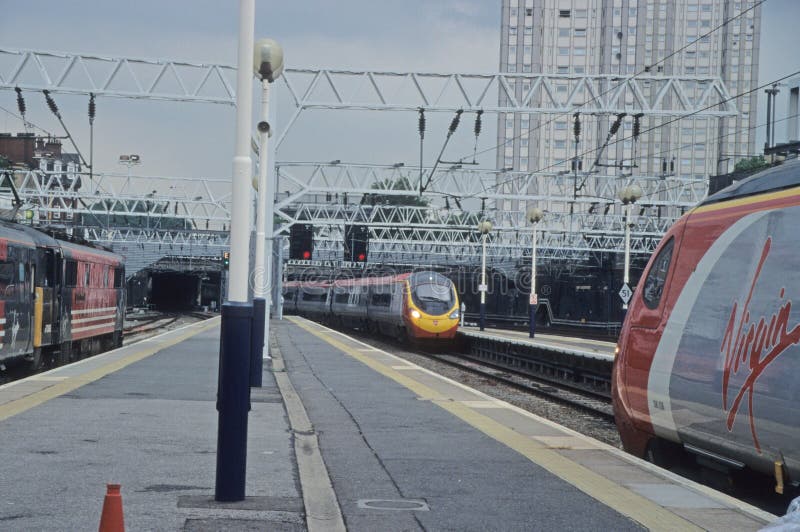 London Rail. Stationary Trains at Platform UK 2003 Editorial Stock ...