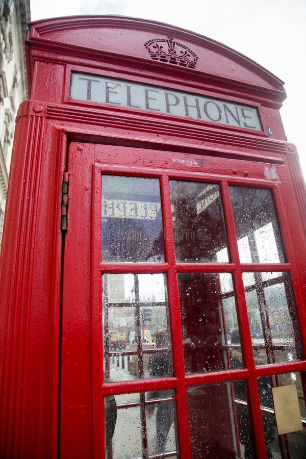 London, red telephone editorial photo. Image of parliament - 91411081