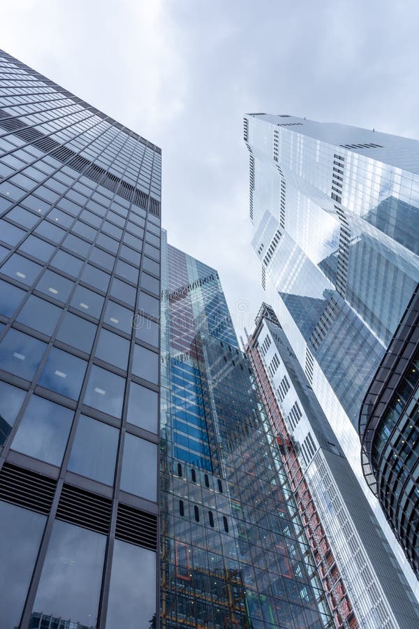 London, Reflection of Clouds in the Windows of Modern Buildings Stock ...
