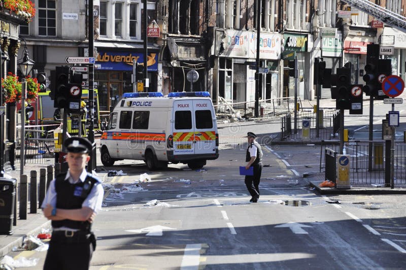 London Riots Aftermath, Clapham Junction Editorial Stock Image - Image ...