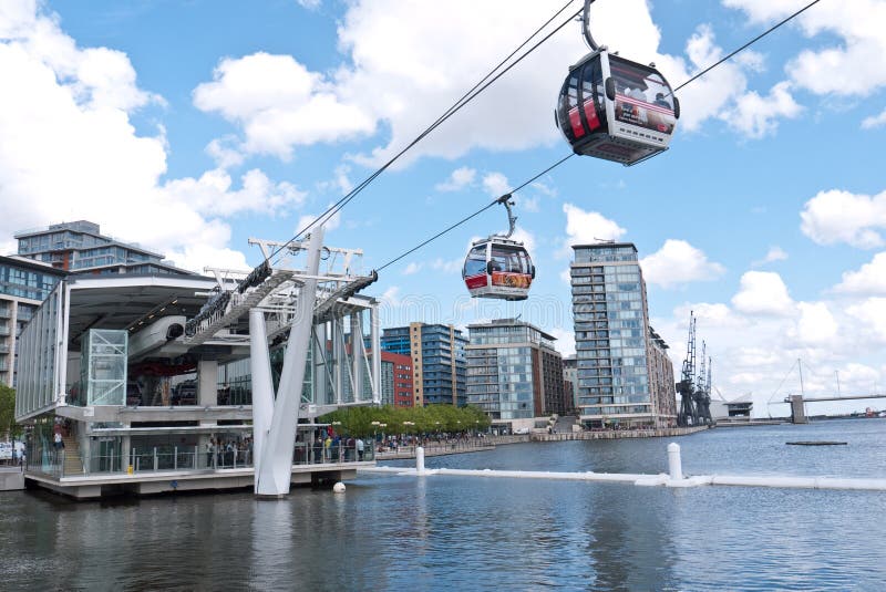 London S First Cable Car Opens. Editorial Photo - Image of peninsula ...