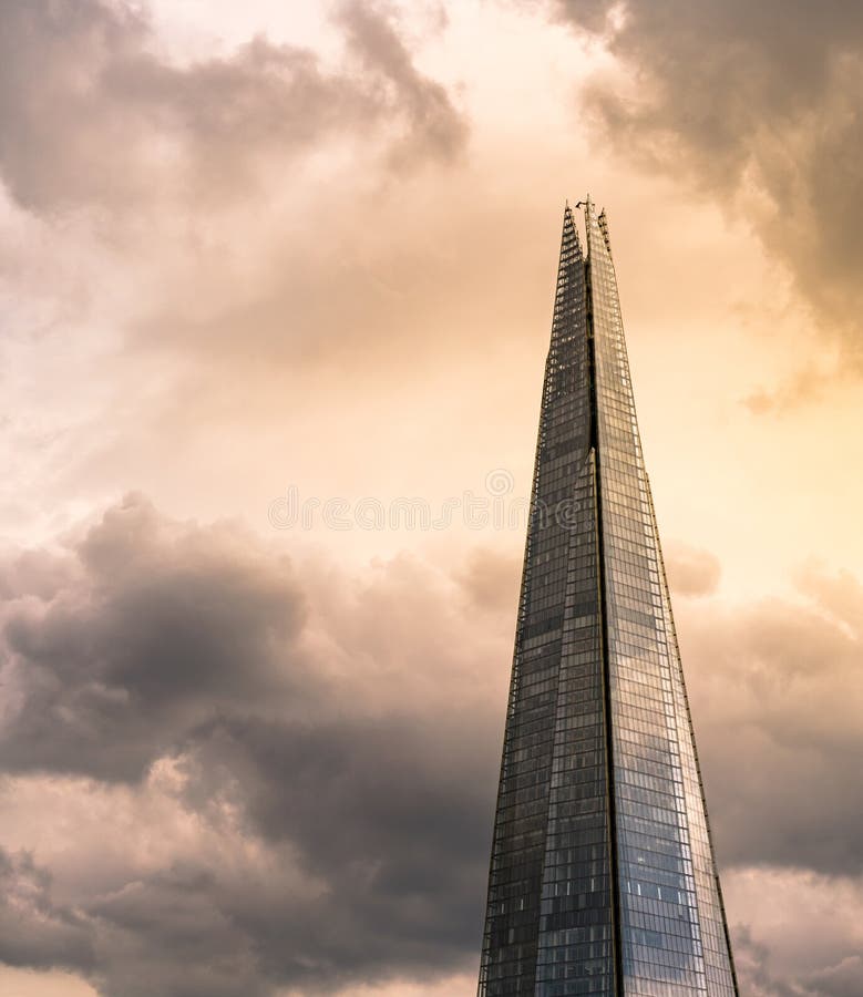 London Shard Building at Sunset Editorial Photo - Image of shard, dawn ...
