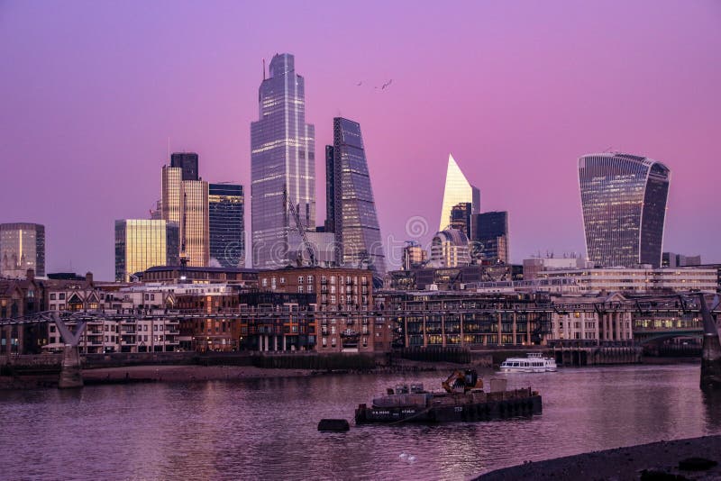 London Skyline pink editorial stock image. Image of sunset - 173723589