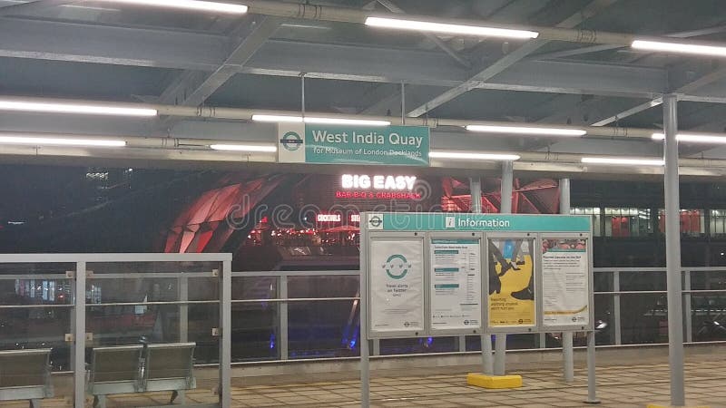 London subway editorial image. Image of station, sign - 106950610