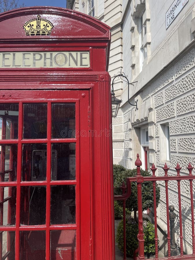 London telephone box stock photo. Image of arch, door - 364449454