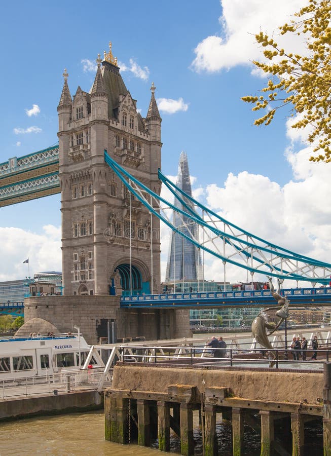 LONDON, Tower Bridge on the River Thames Editorial Image - Image of ...