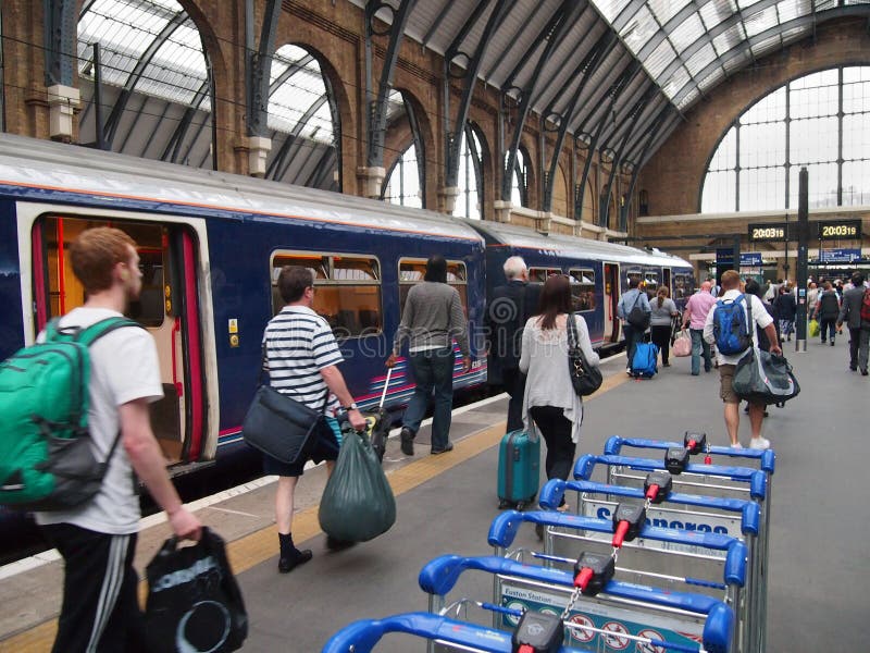 London train station editorial stock image. Image of stopped - 63858269