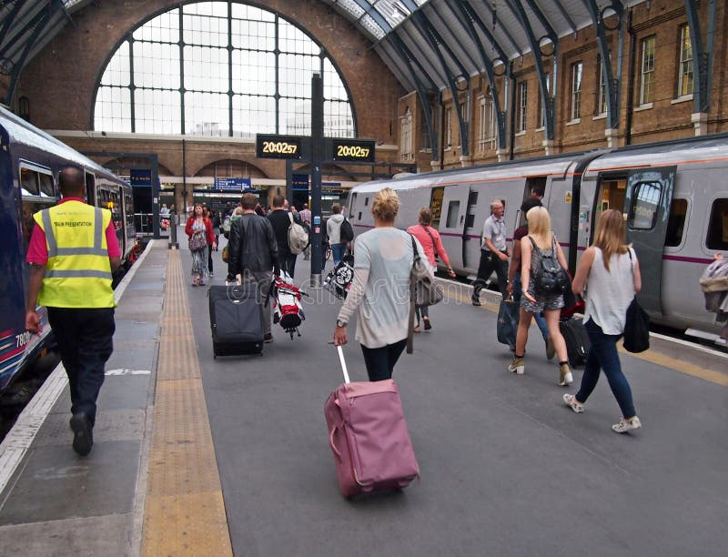 London train station editorial image. Image of luggage - 63895640
