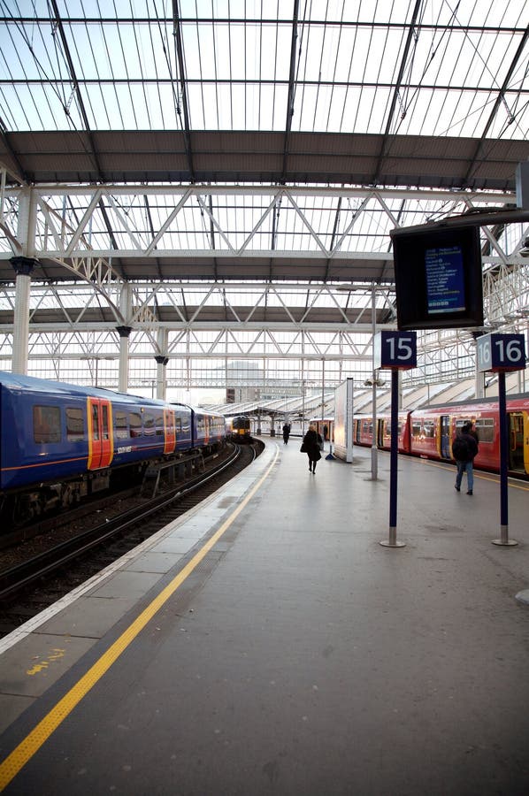 London Train Underground, Waterloo Station Editorial Photo - Image of ...