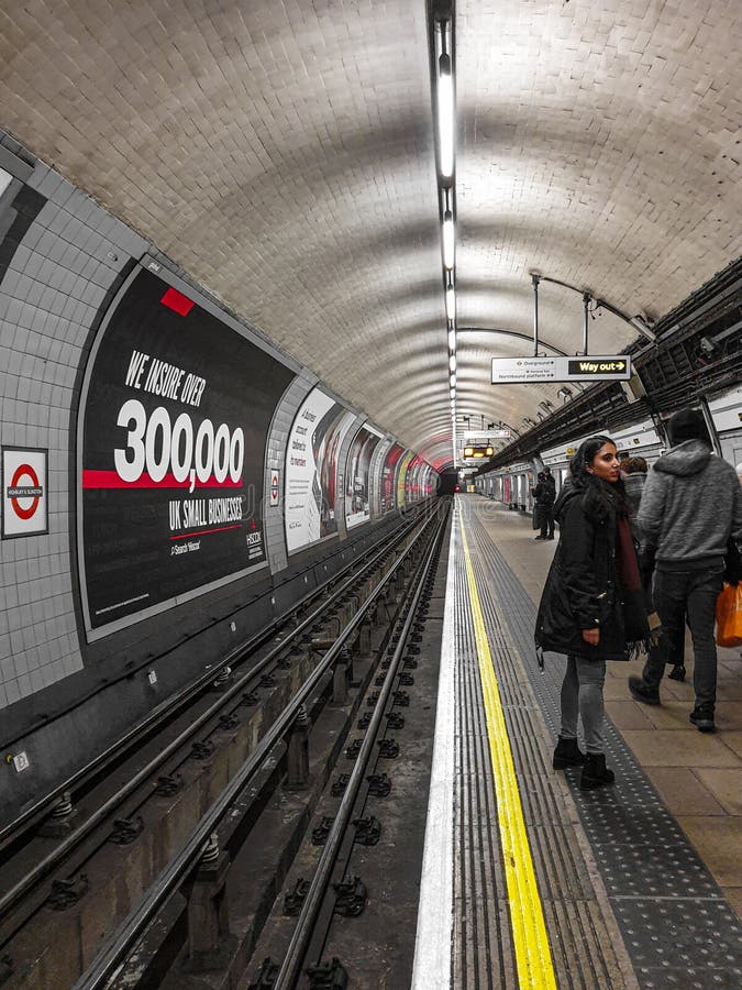 London tube station editorial stock image. Image of london - 174366304