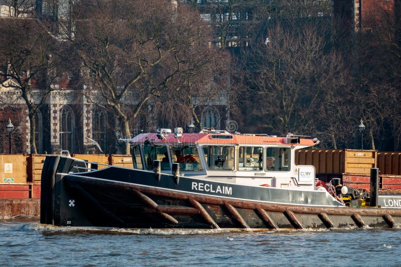 LONDON/UK - FEBRUARY 13 : Reclaim Pulling Containers Down the Ri ...