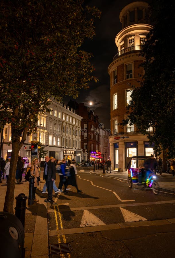 London, UK: Garrick Street at Night Editorial Photo - Image of ...