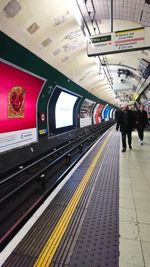 Passengers Walking on the Bakerloo Line Platform of the Paddington ...
