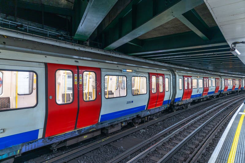 London Underground Train at a Station Platform Editorial Photography ...