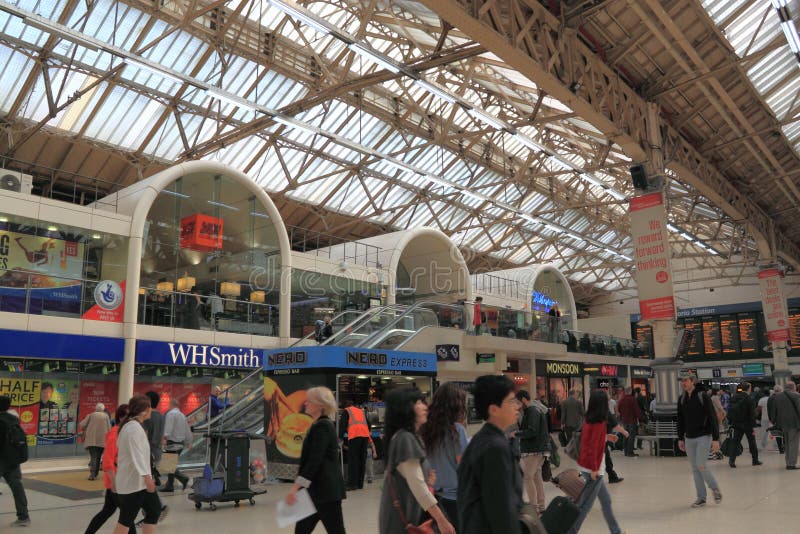 London Victoria Station editorial photography. Image of city - 24302492