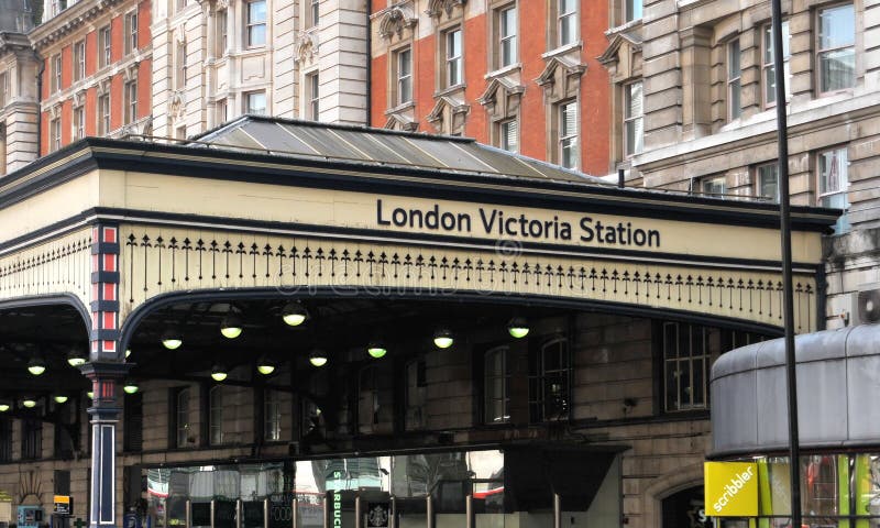 London victoria station editorial stock photo. Image of deck - 51318813