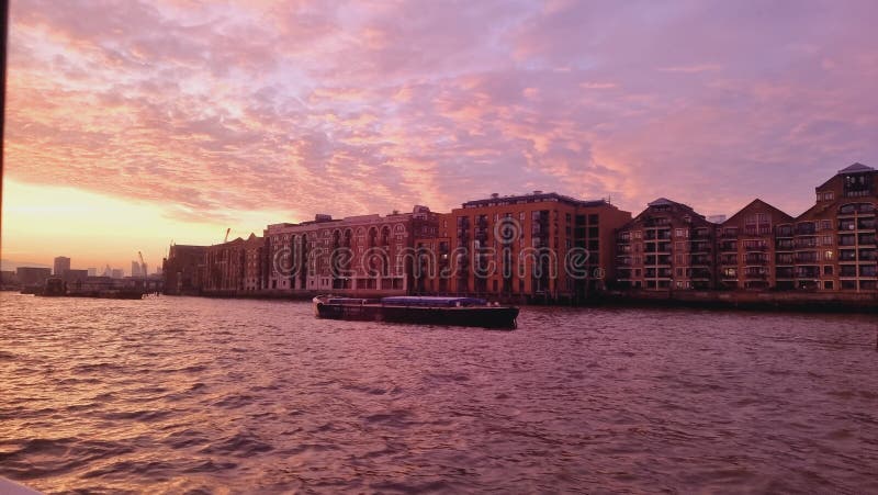 Londra Tamisa river stock image. Image of bridge, tamisa - 357539881