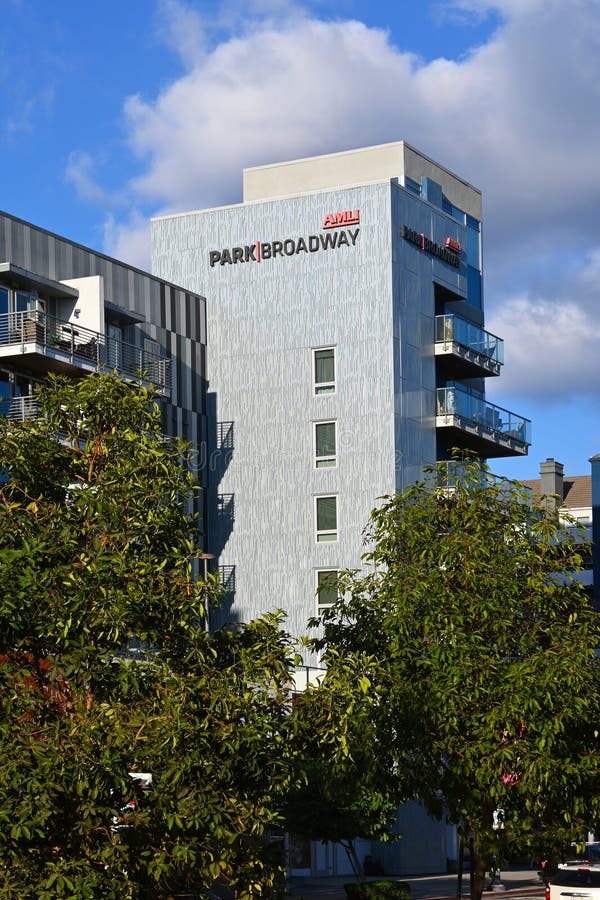 LONG BEACH, CALIFORNIA - 19 SEPT 2024: AMLI Park Broadway, an Apartment ...