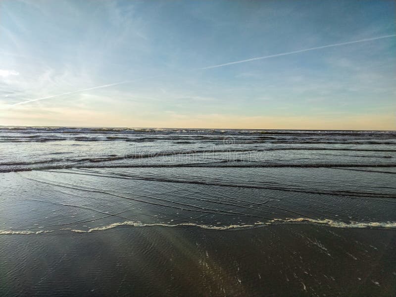 Long Beach WA waves stock image. Image of beach, long - 138472275