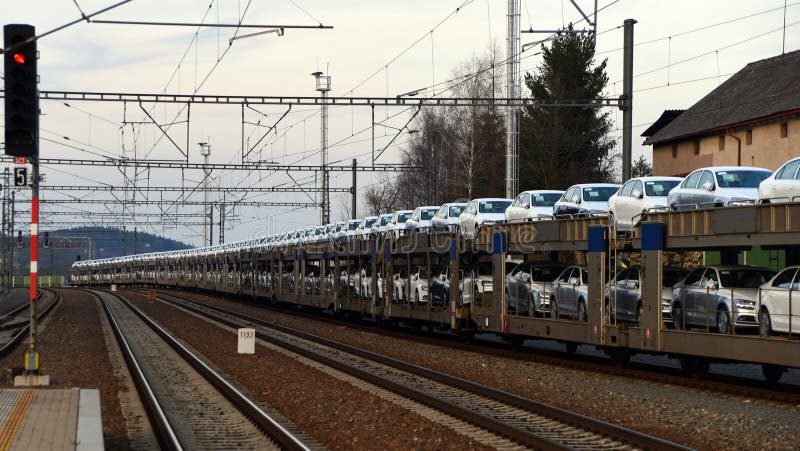 Long car train editorial image. Image of platform, peron - 68105080