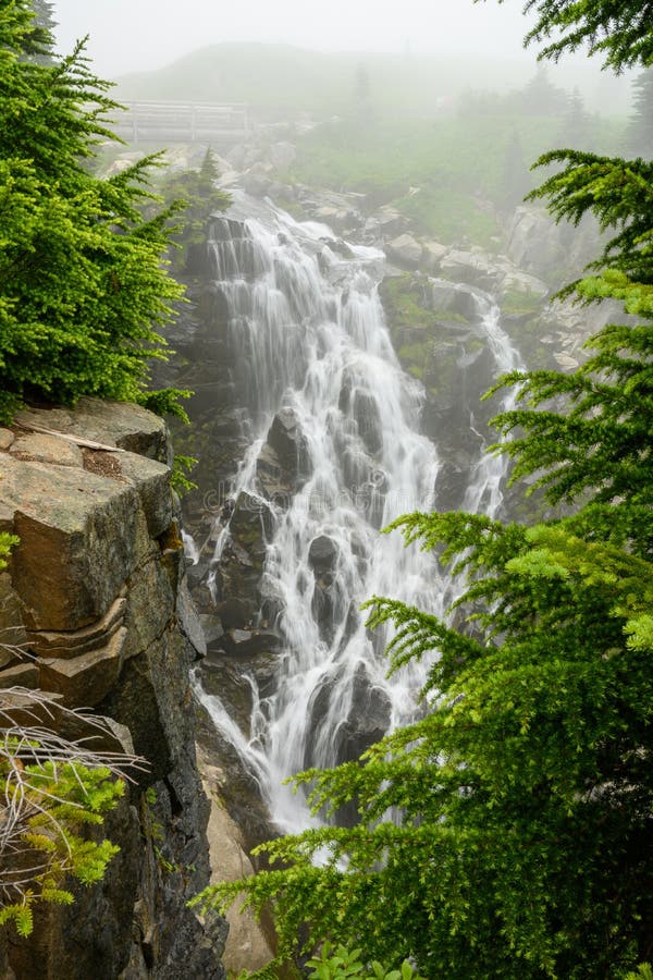 Myrtle falls in Autumn stock image. Image of country - 11990075