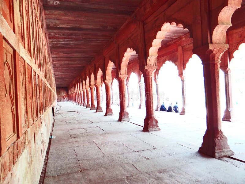 Long pillared corridor editorial photography. Image of agra - 129882187