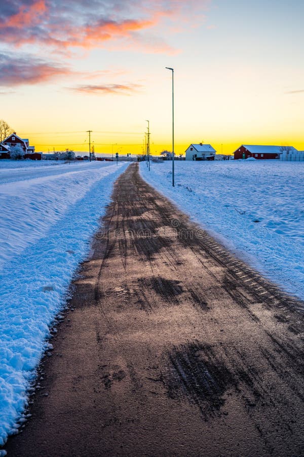 Long Straight Bicycle Path on a Snowy Morning.. Stock Photo - Image of ...