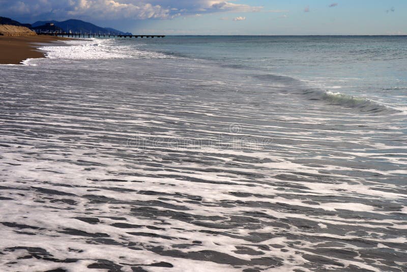 Closing Wave at Sunset Indian Ocean Sri Lanka Yellow Beautiful Sun ...