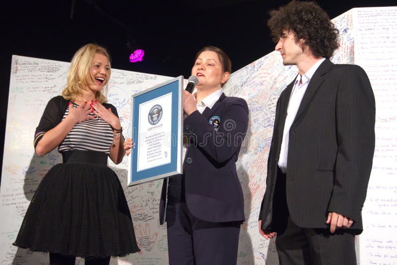 Longest Love Letter World Record Editorial Image - Image of actors ...