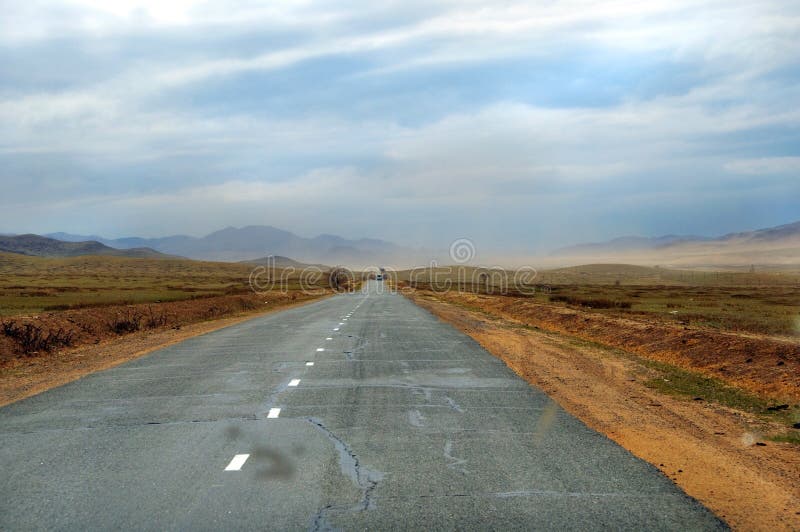 Longue route photo stock. Image du pays, environnement - 19572816
