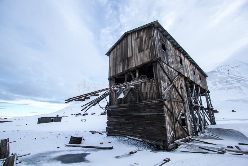 Longyearbyen, Old Arctic Building Stock Image - Image of mountains ...