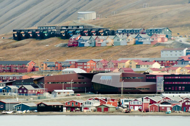 Longyearbyen - Svalbard - Noruega Foto de archivo - Imagen de paisaje ...