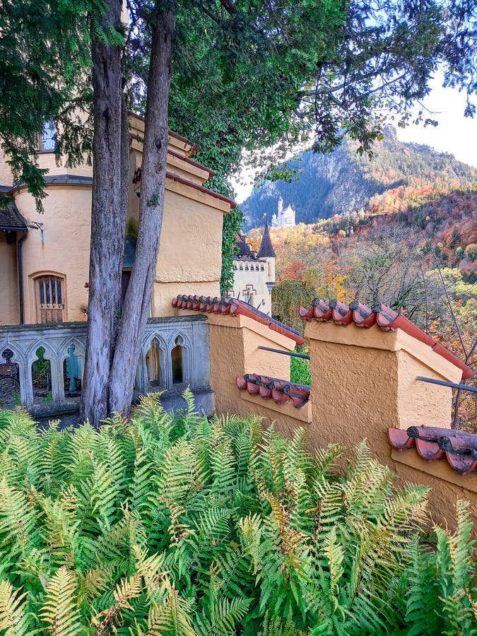 Looking at the Neuschwanstein Castle from the Hohenschwangau Castle ...