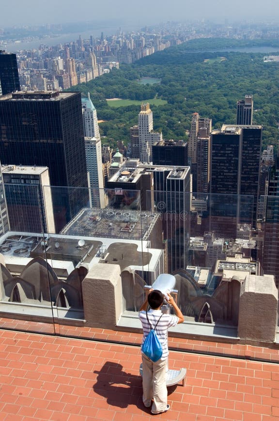 Looking at New York editorial stock photo. Image of culture - 2733438