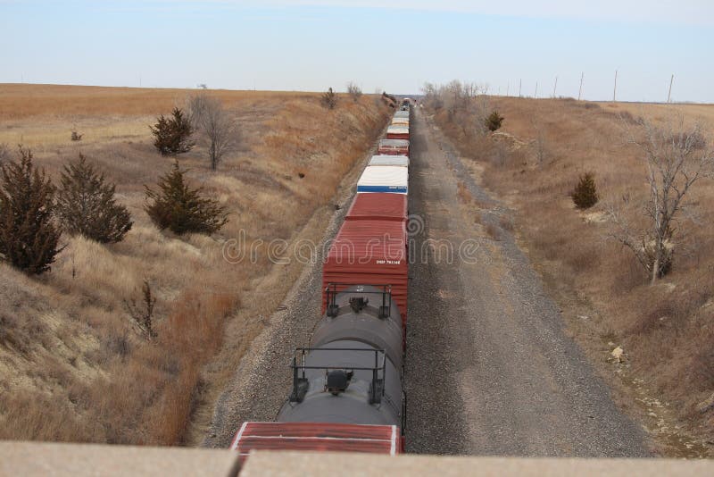 Train Coming Down Tracks Photos - Free & Royalty-Free Stock Photos from ...