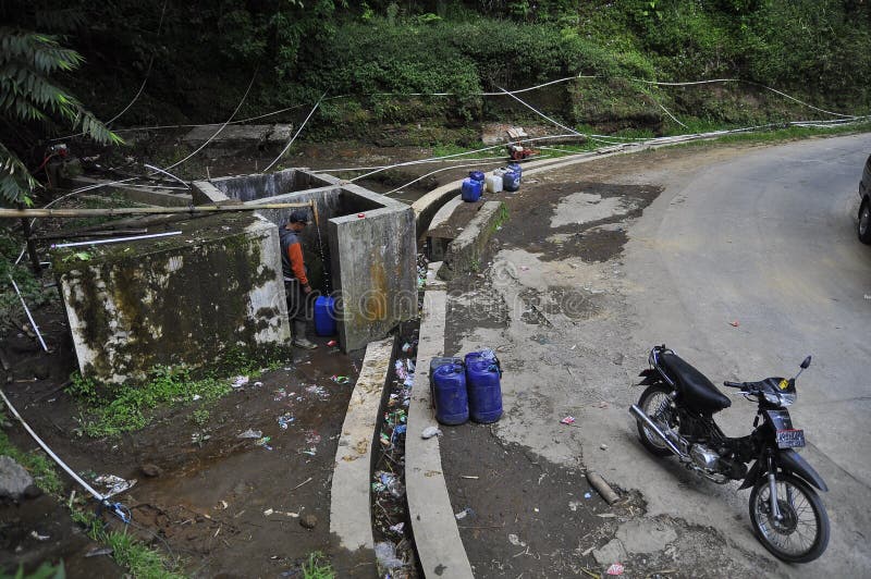 Looking for water editorial stock image. Image of lasts - 58345989