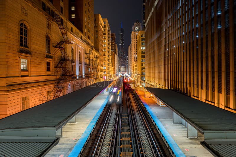 The Loop in Chicago at Night Editorial Photography - Image of cityscape ...